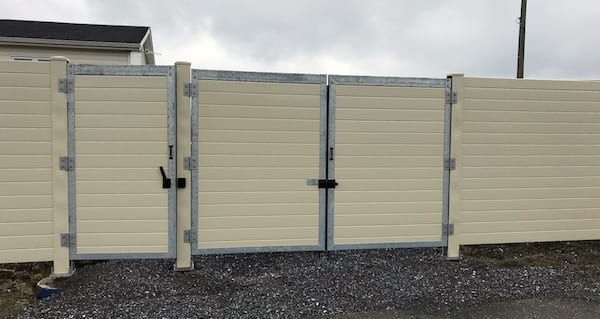 New sound barrier fencing muffles Drummondville airport, Quebec